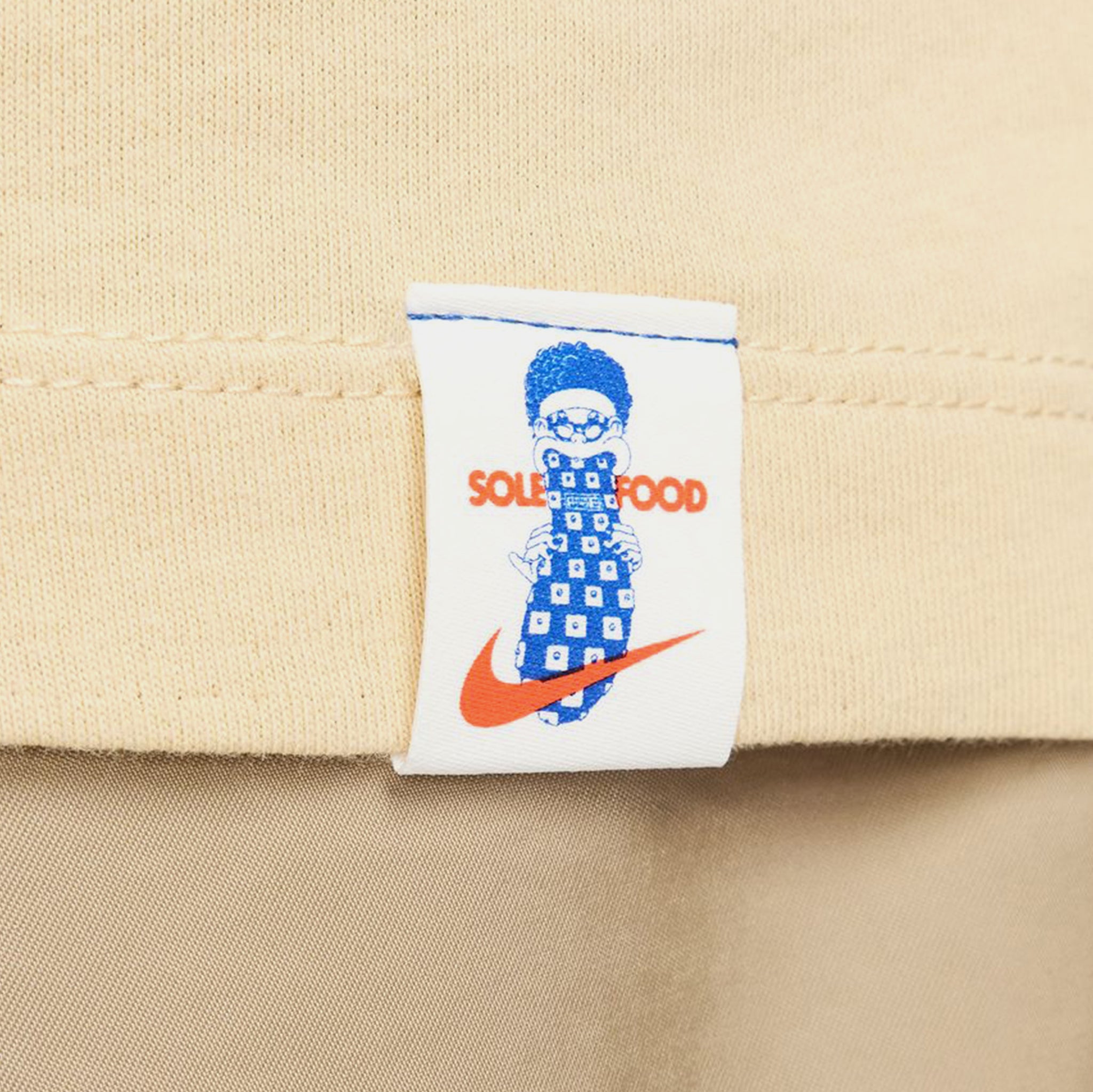 Nike NSW Heat On Your Feet Graphic Mens Short Sleeve Shirt Sesame ...