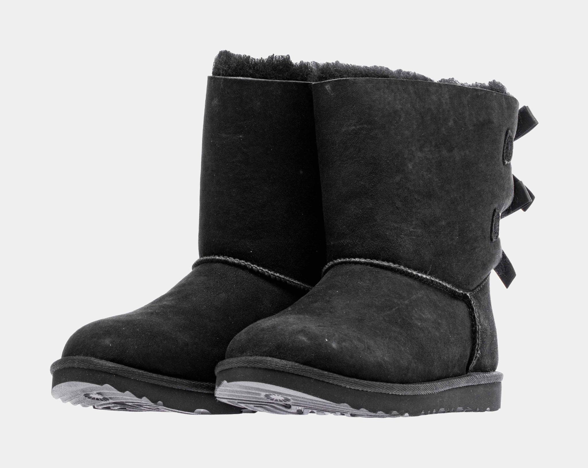 uggs bow black