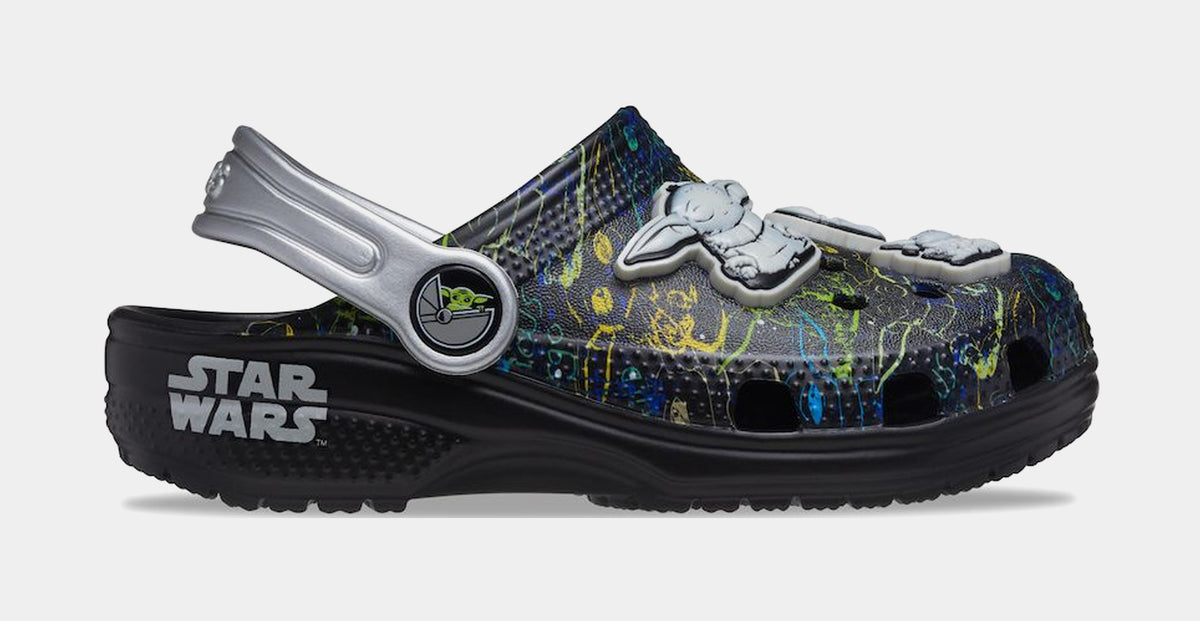 Crocs Star Wars Mandalorian Classic Clog Preschool Grade School Sandals ...